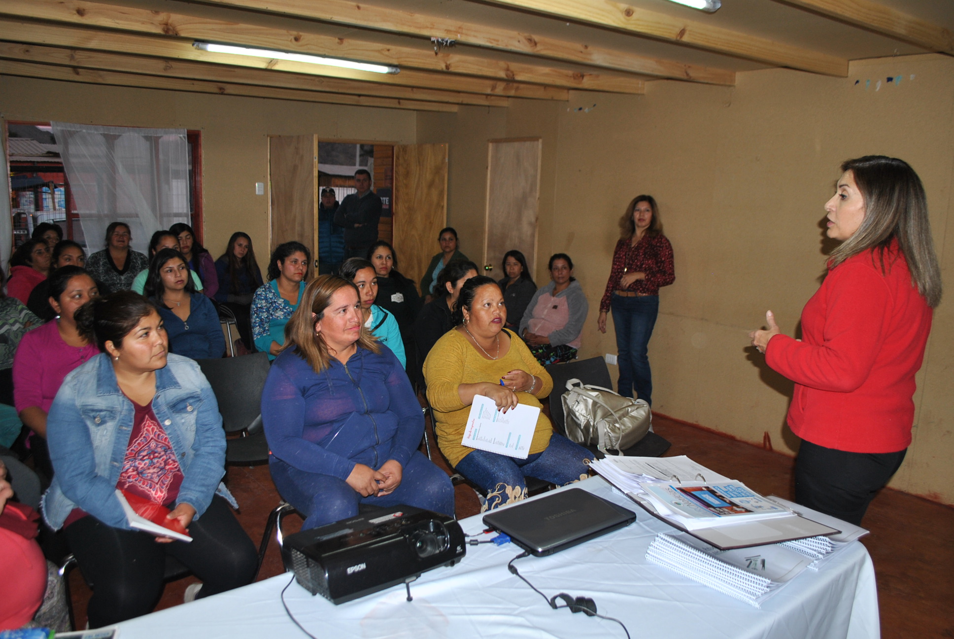 Mujeres de la localidad de Los Loros se capacitan en peluquería y ... Mujeres de la localidad de Los Loros se capacitan en peluquería y ...