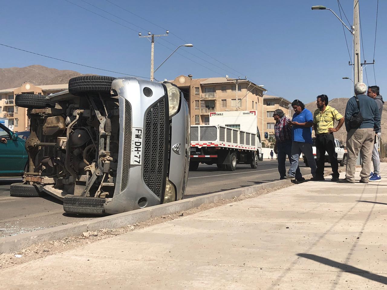Volcamiento en Calle Luis Flores en el sector El Palomar - NOSTÁLGICA cl