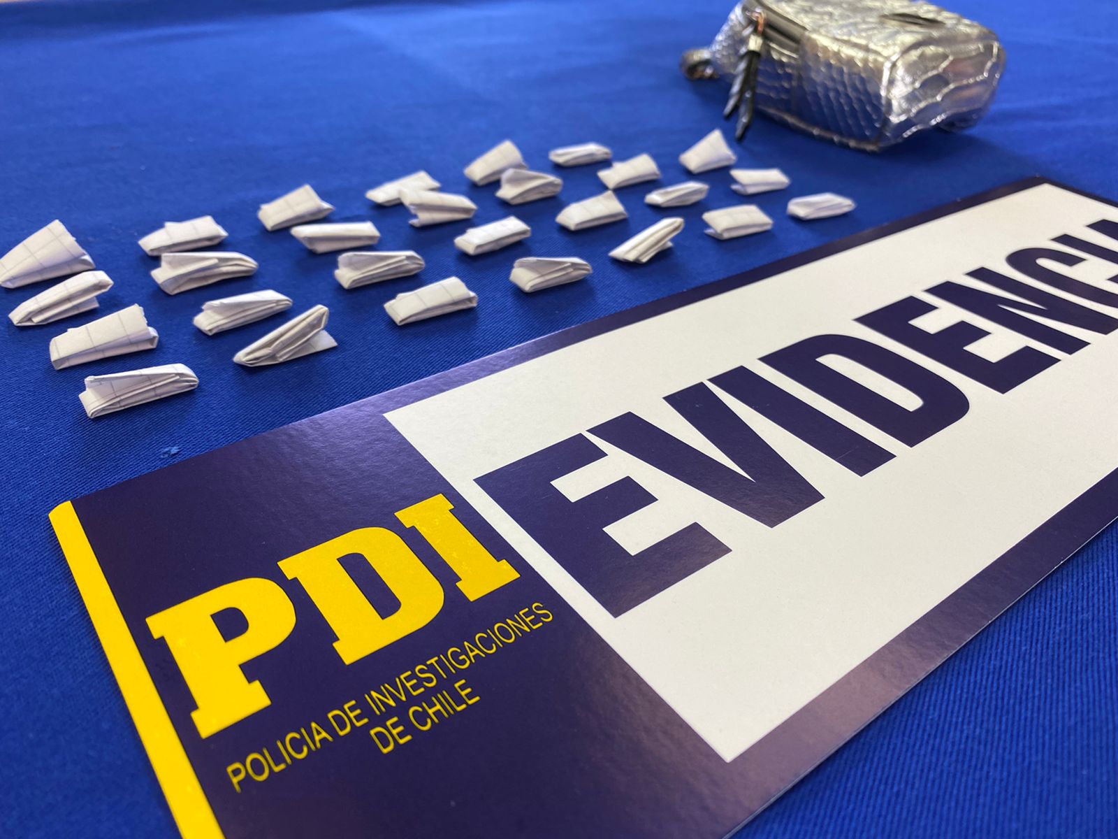 PDI detuvo a dos mujeres por microtráfico una de ellas prófuga de la ... PDI detuvo a dos mujeres por microtráfico una de ellas prófuga de la ...