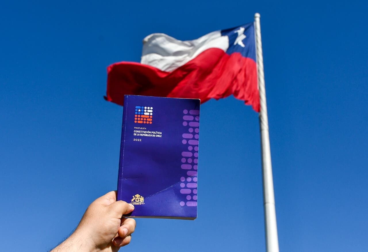 Encuesta Cadem 71 Cree Que Chile Necesita Una Nueva Constitución