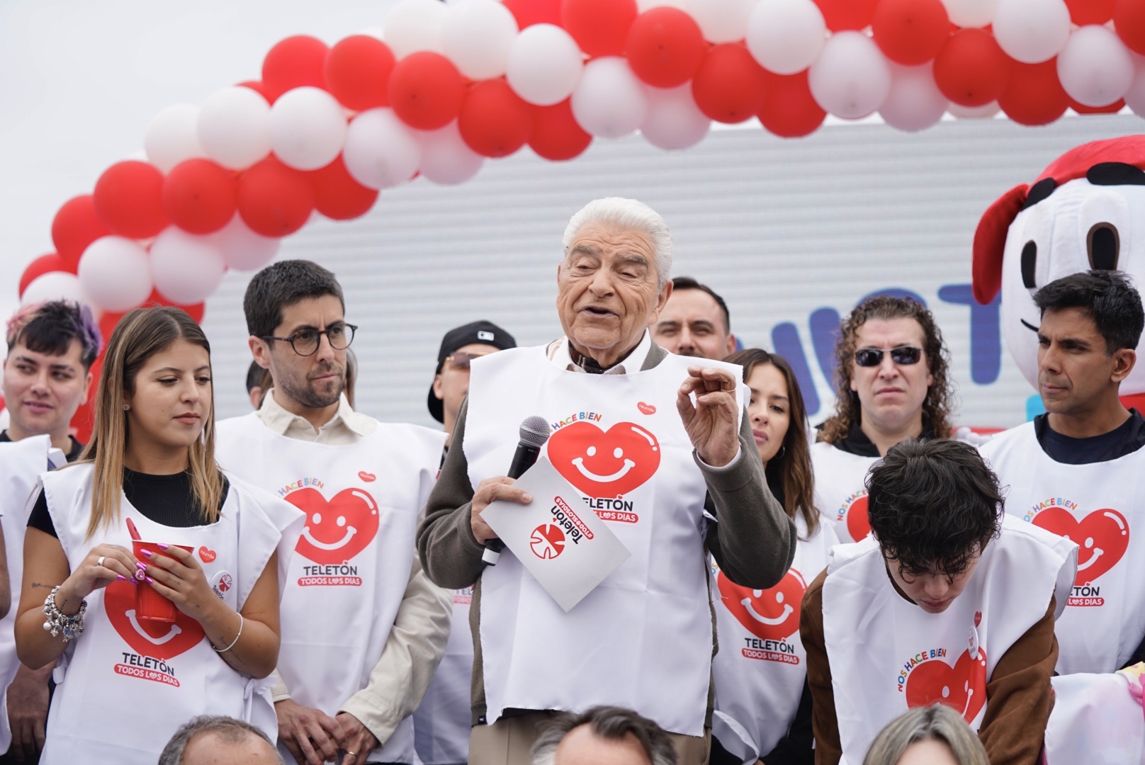 “Pintatón” 2023: Con brochas y tiza, Mario Kreutzberger, animadores de TV, artistas e ...