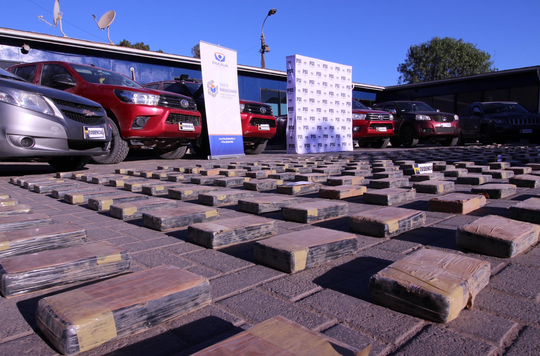 PDI incautó cerca de 400 kilos de clorhidrato de cocaína y detuvo a 11 ...