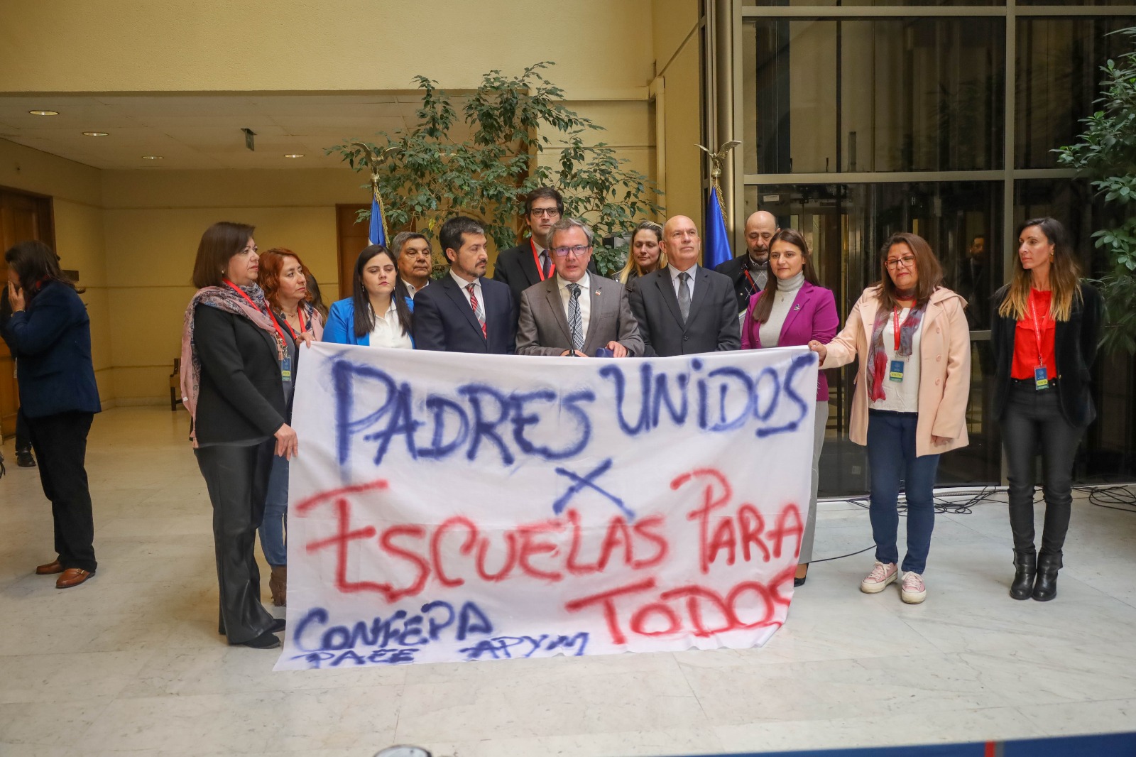 Diputada Sofía Cid y Bancada Republicana piden cambios en la ley para facilitar instalación de ...