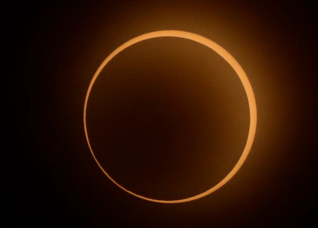 Astrónomos explicarán el próximo eclipse solar anular, en vivo y en ...